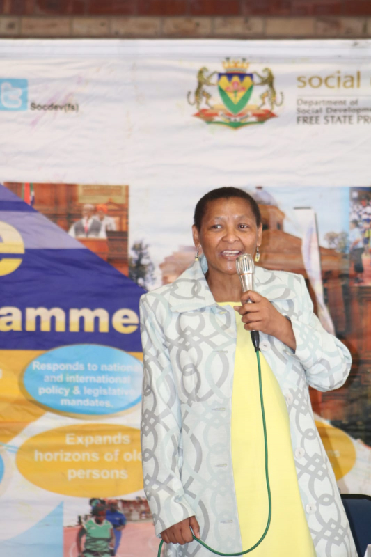 Free State Social Development MEC Mamiki Qabathe on a vaccination drive ...